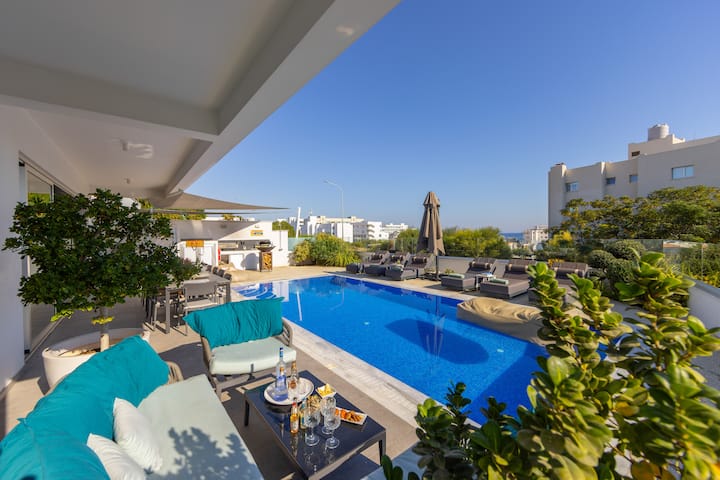 Fig Tree Bay Residences 6, Elevator, Pool, Sauna! - Паралимни