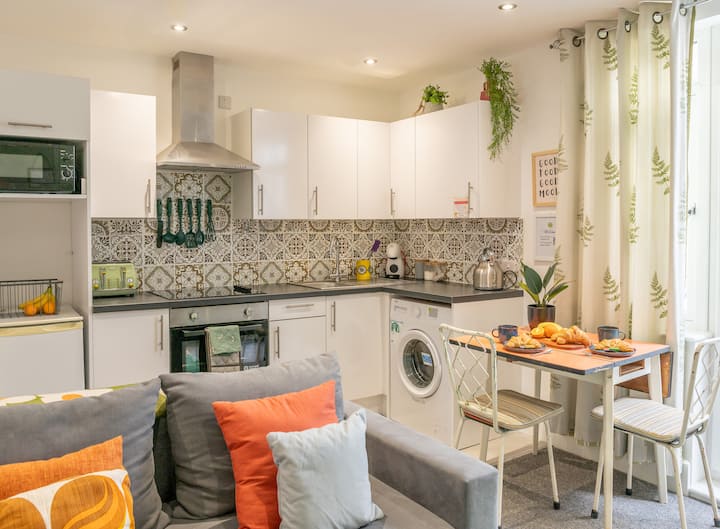 #08 Stylish Home Near Nec | Sleeps 4|free Parking - Solihull