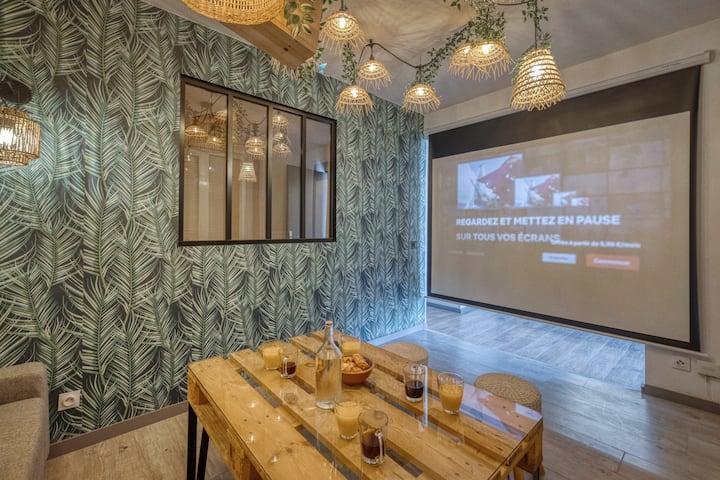 Le Jungle | Videoprojecteur /Grand Place - Ibis Budget Grenoble Sud Seyssins