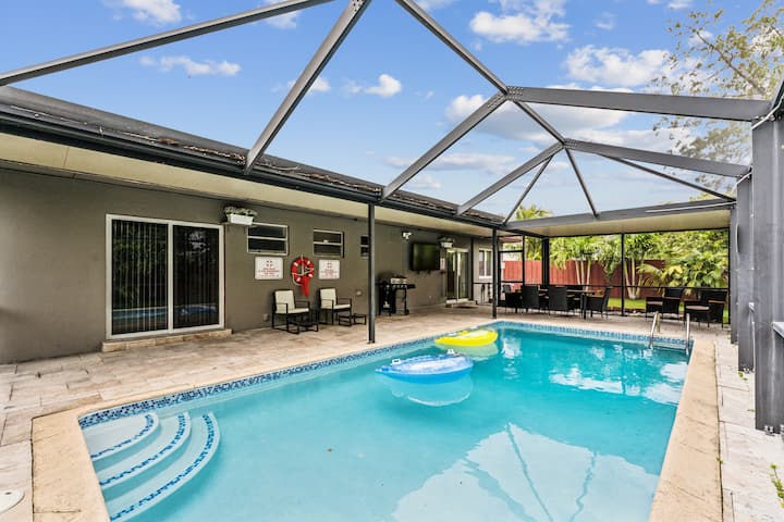 Oasis W/ Heated Pool, Games & Near Top Attractions - Deerfield Beach, FL