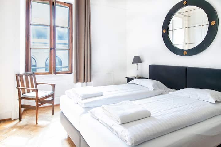 Superior Room / Shared Bathroom - Vevey