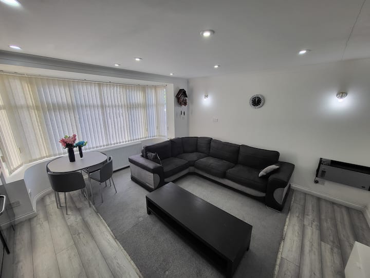 2 Bed Modern Ground Floor Flat Near M'cr Airport - Cheadle