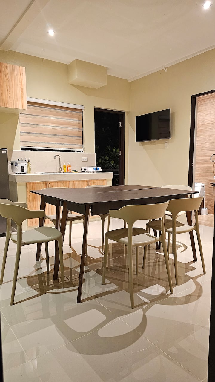 New Modern Private 2 Bdr 1 Bath, 2nd Flr, 8 Pax - Legazpi City