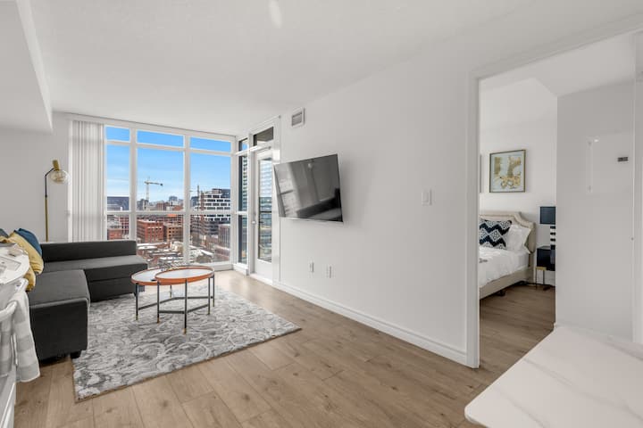 Beautiful Downtown Toronto Condo W/ Free Parking - Torontó
