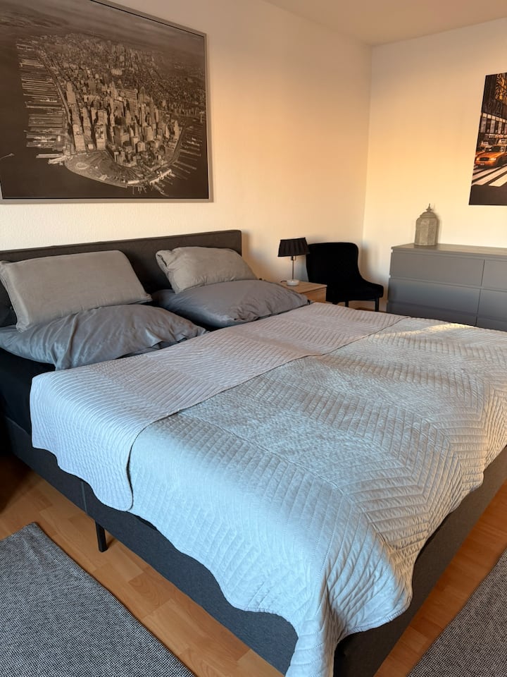Helle Vollmöblierte Wohnung 75 Qm/ 3 Zi - Neuss