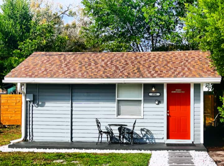 Stylish Kenwood Cottage - St. Petersburg, FL