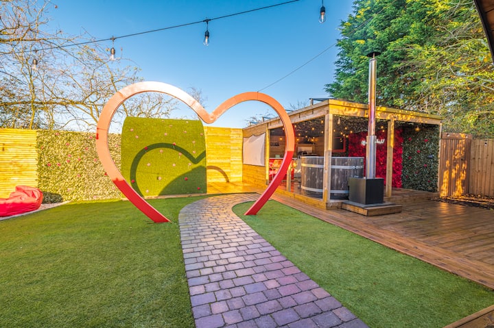 Wonderland Retreats - Hearts Hideaway - Carnforth