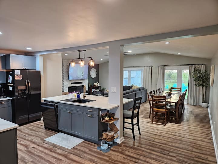 Convenient Comfort In The Heart Of Indy - Indianapolis, IN
