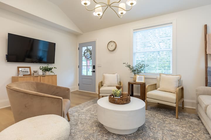 The Franklin Dollhouse - Country Airbnb - Arrington Vineyards, Arrington