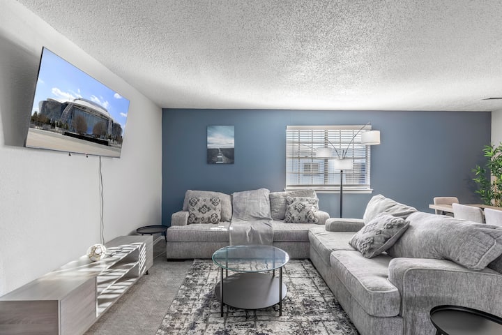 Walk To At&t Stadium | Modern 2br Game Day Stay - Arlington, TX