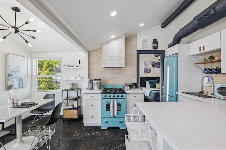 Downtown Phoenix Modern Retreat B | Walkable - Biltmore Area - Phoenix