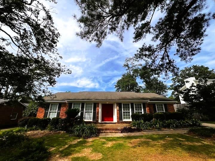 5br Art Deco Retreat : Hot Tub, Bbq & Family Fun - Columbus, GA
