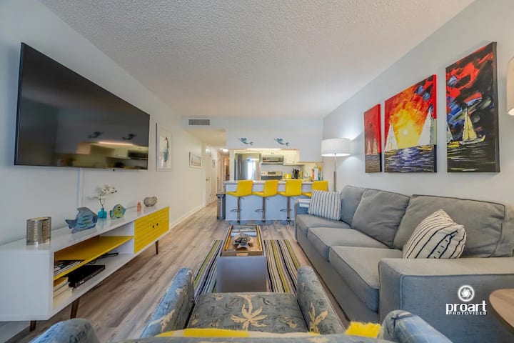Hello Sunshine, 60 Yards From The Beach - Destin, FL