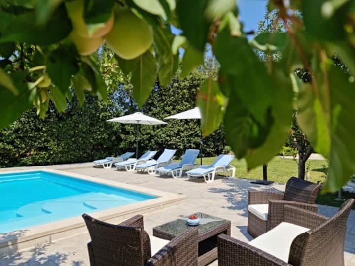 Green Garden House With Pool For Relax Vacation - Nin