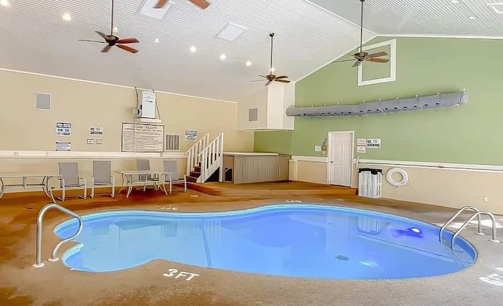 Indoor Pool And Hot Tub! Waterfront Private Deck! - Sunrise Beach, MO