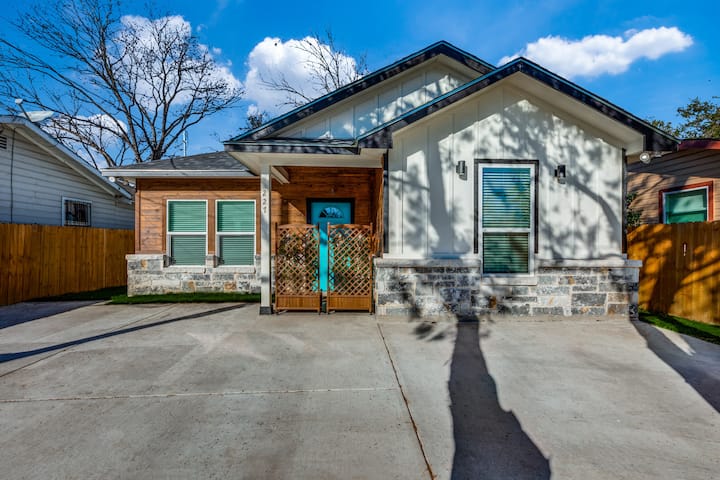 3br Home | Fenced Yard | Private Parking | Firepit - サン・アントニオ, TX