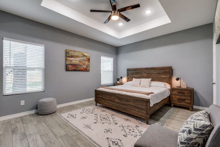 3br Home | Fenced Yard | Private Parking | Firepit - San Antonio, TX