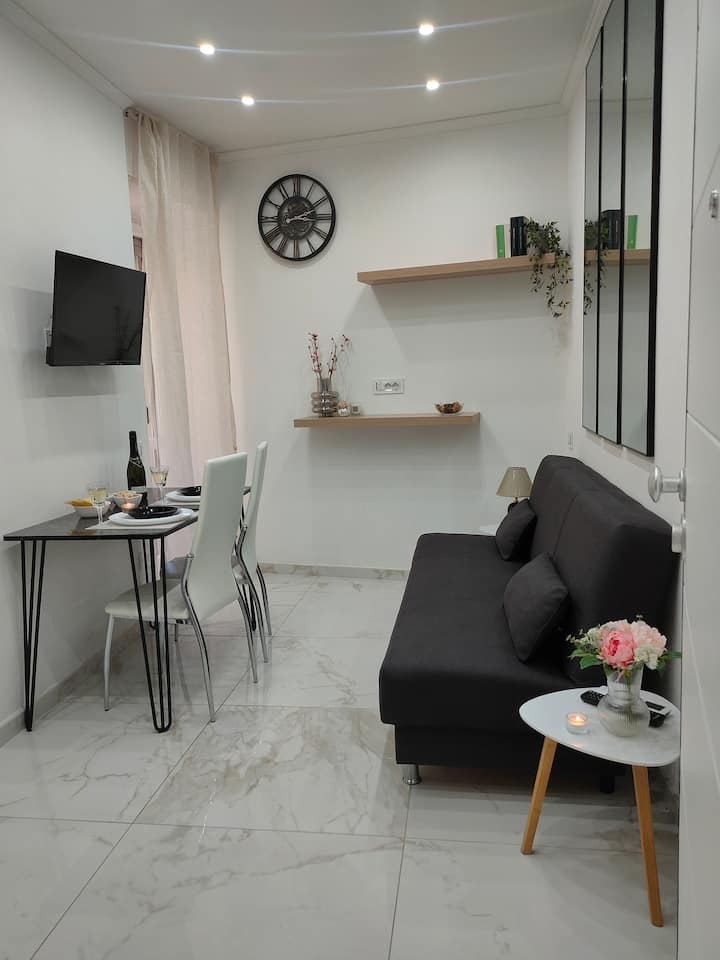 Lovely Independent Mini Apartment Central Cagliari - Cagliari