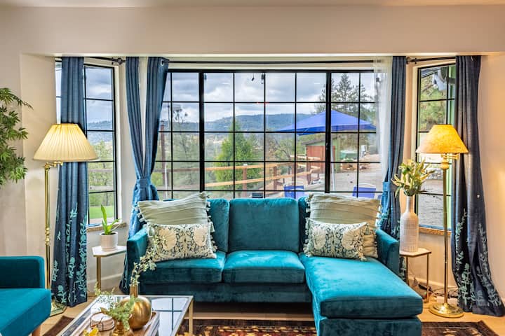 Yosemite Mountain Retreat | Bass Lake Hottub Views - Bass Lake, CA