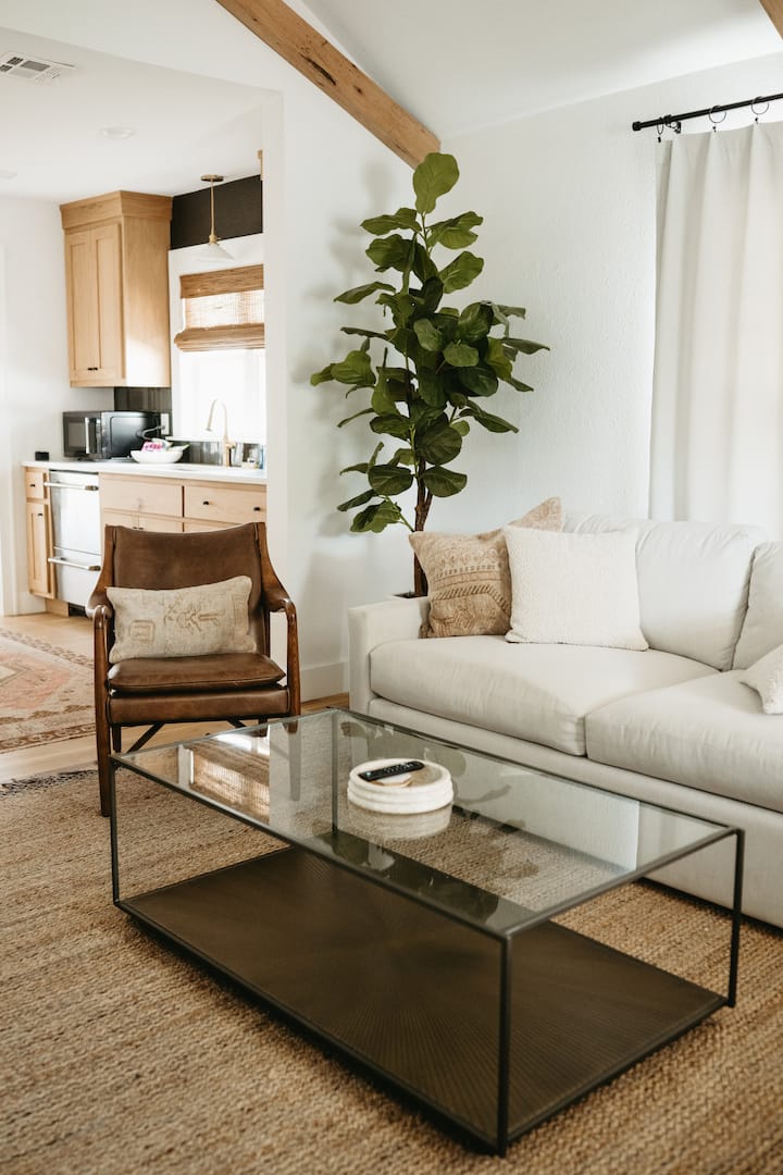 Historic Downtown Bungalow - Bentonville, AR