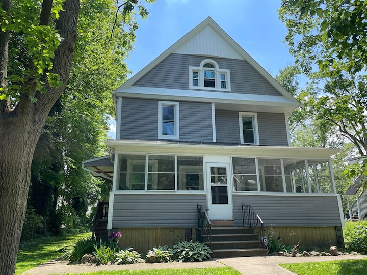 Crosby's Comfort Nest - Akron, OH