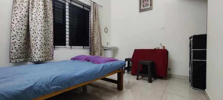 Seagull2 - Single Room-bathroom Outside- 1km 2 Sea - Mangaluru