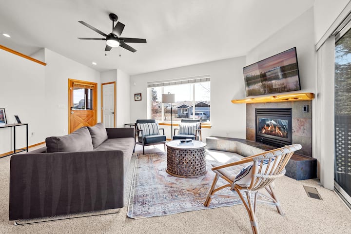 Pinnacle Lodge | Jacuzzi Tub & Modern 3br Retreat - Bend, OR