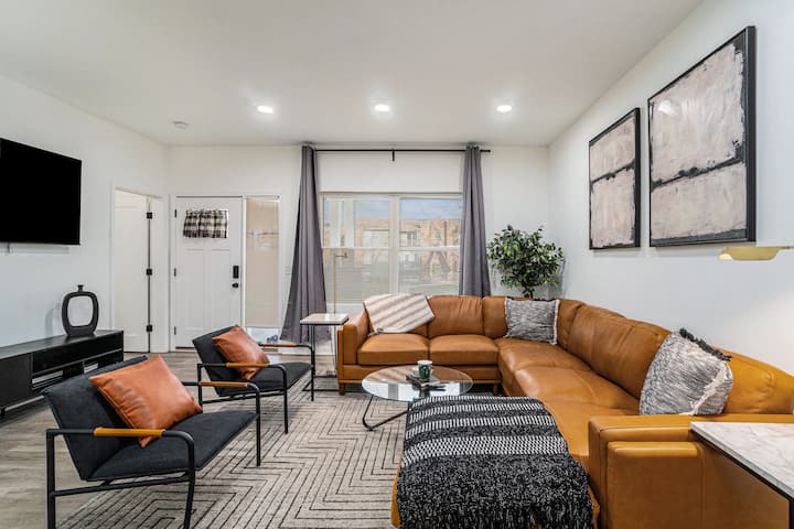 Midtown New-build 3bed 2.5bath By Plaza & Downtown - Kansas City, MO