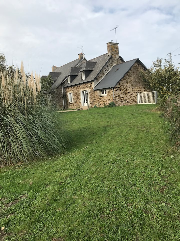 Charmante Maison De Campagne Près De Fougères - Le Jardin de la Pellerine