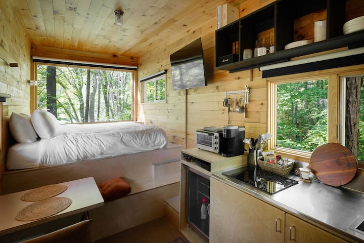 Romantic Pondview Cabin In The Woods - York