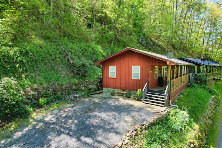 Hilltop Hideaway - Maggie Valley, NC