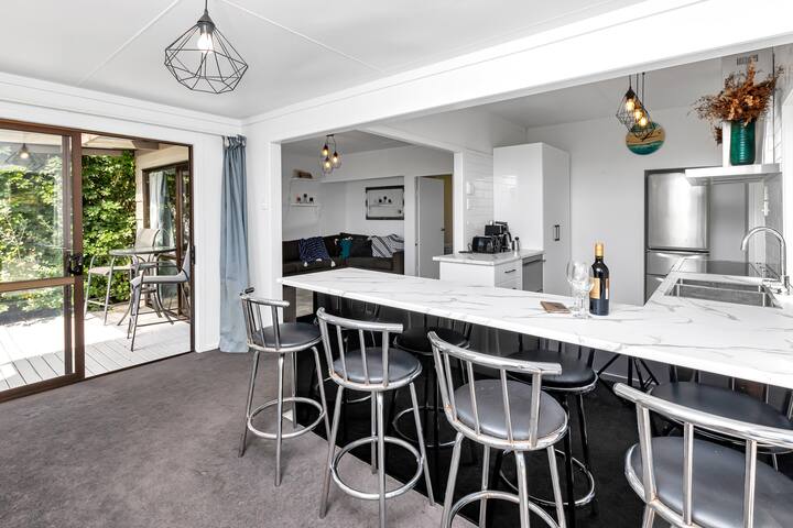 Perfect For Couples! 100m To Beach! Hot Tub! Bbq! - Ruakākā