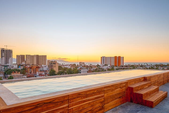Rooftop, Pool, Ocean View, 10 Min From The Beach. - Puerto Vallarta