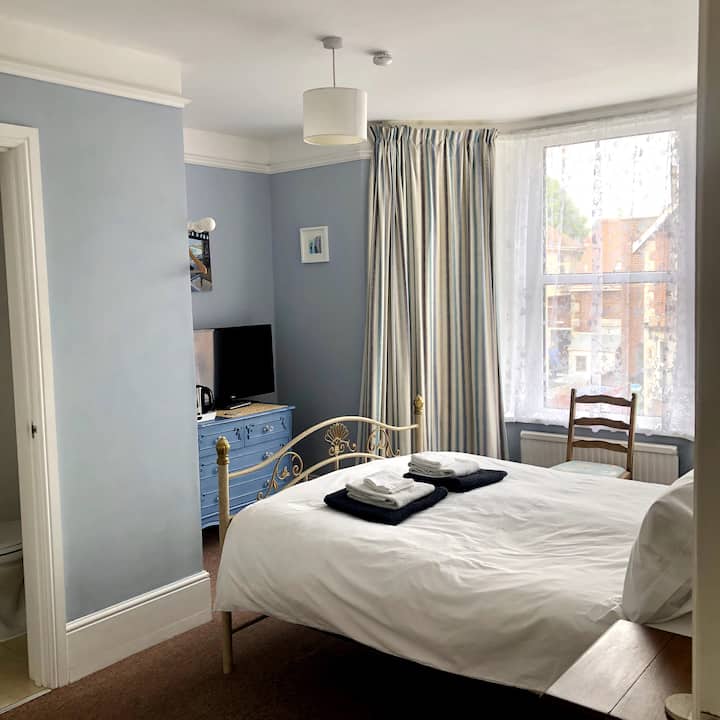 Stylish Ensuite Room • Walk To Sea, Room Only - Swanage