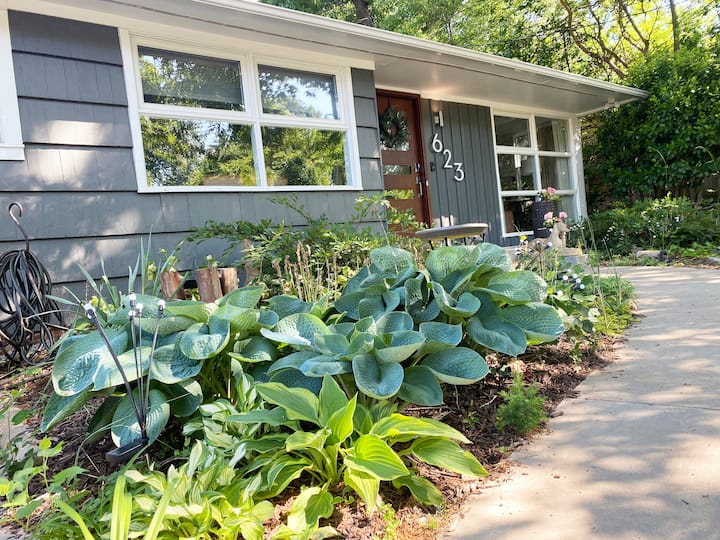 Midcentury Haven In The Village - Raleigh, NC