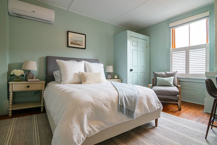 The Burbank Rose: Briar Rose Suite - Newport, RI