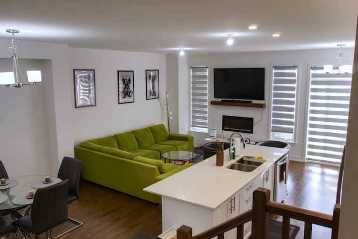 Two Cozy Bedrooms In A Three Bedroom Townhouse. - Ottawa