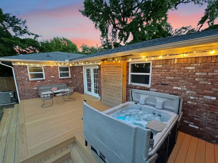 Hot Tub | Deck | Gathering Pl | Brookside - Tulsa, OK