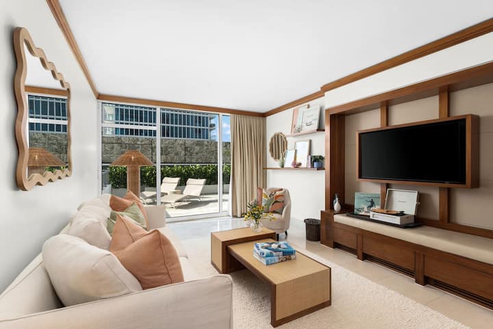 Miami Beach Spa Retreat | Ocean Views + Balcony - Miami Beach, FL