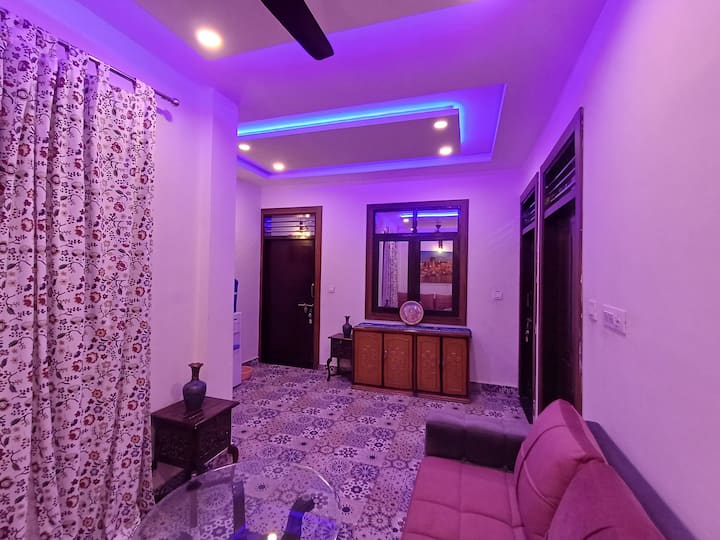 Queen Double Room/200 Mtrs From Tajmahal Parking - Agra