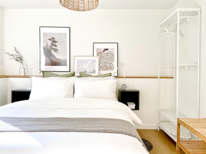 Skovhaven West Coast Suite In Upper Gibsons - Gibsons