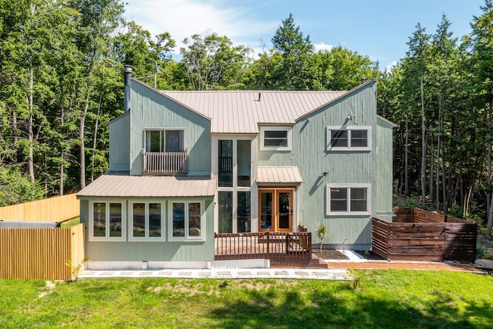 Lake House In The Trees - Laconia, NH