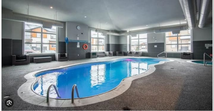 2 Bedroom Condo W/ Pool & Hot Tub Access - Saskatoon