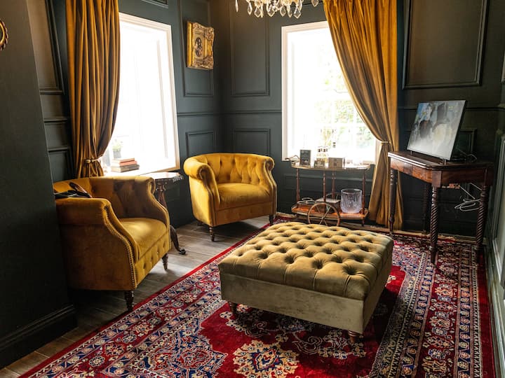 Rowan Gate Lodge | Dog-friendly - Tramore