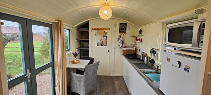 Hobbit Hole, Shepherds Hut Nr Cheltenham/cotswolds - Tewkesbury
