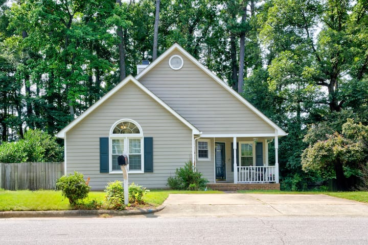 Jacuzzi, Crib,grill ,Kids Essetials,walk To Stores - Apex, NC