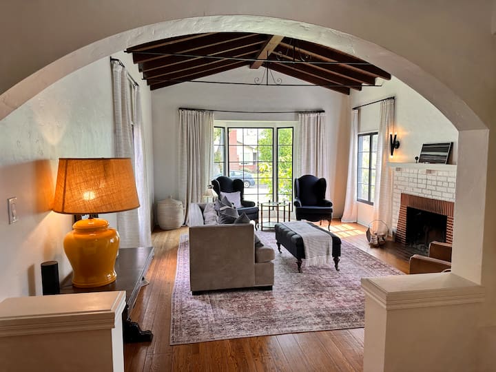 Charming Spanish Bungalow - Burbank, CA
