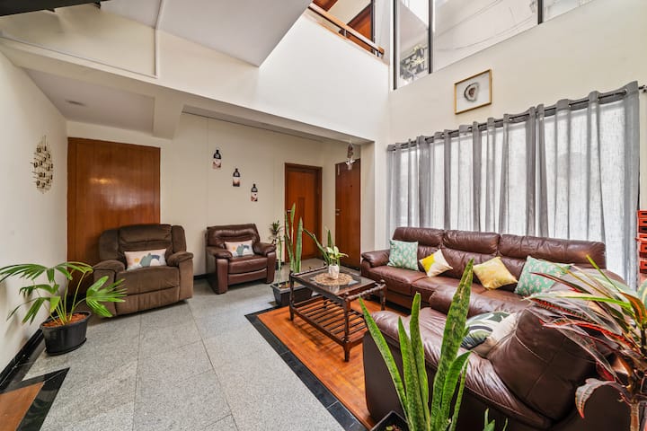 Namma Woodland Triplex Villa With Golf Course View - Bangalore