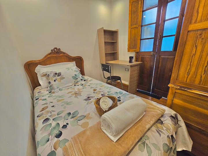 Single Room Historical Center - Bogotá