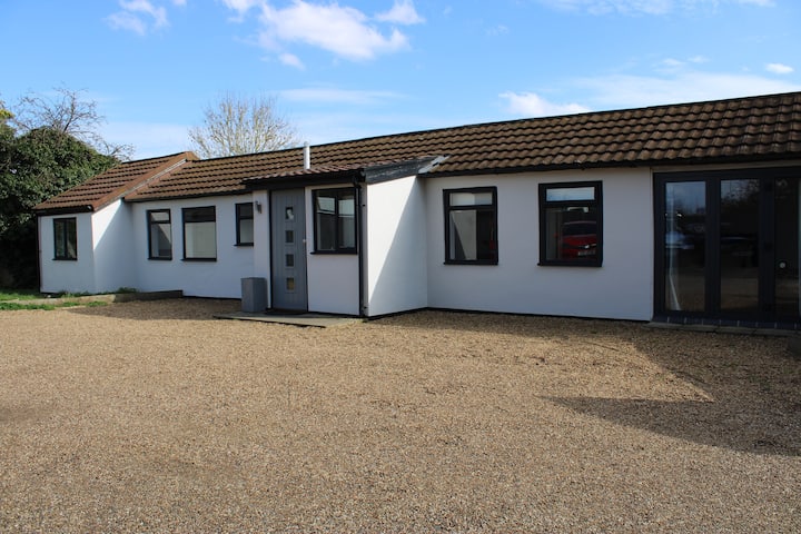 The Studio-stansted Airport (With Airport Parking) - London Stansted Airport (STN)